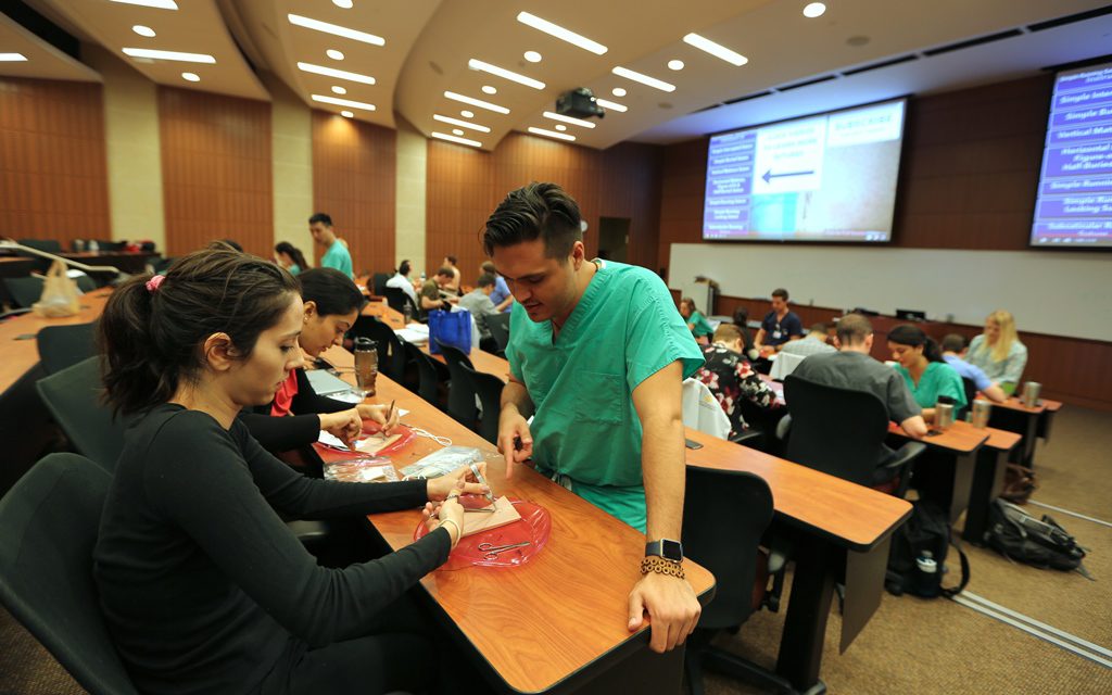 Med Students Prep For Hospital Rounds With Simulated Training - College ...